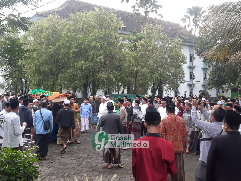 Ribuan Jamaah Padati UIN Malang Lakukan Shalat Jenazah dan Doa Untuk ... Ribuan Jamaah Padati UIN Malang Lakukan Shalat Jenazah dan Doa Untuk ...